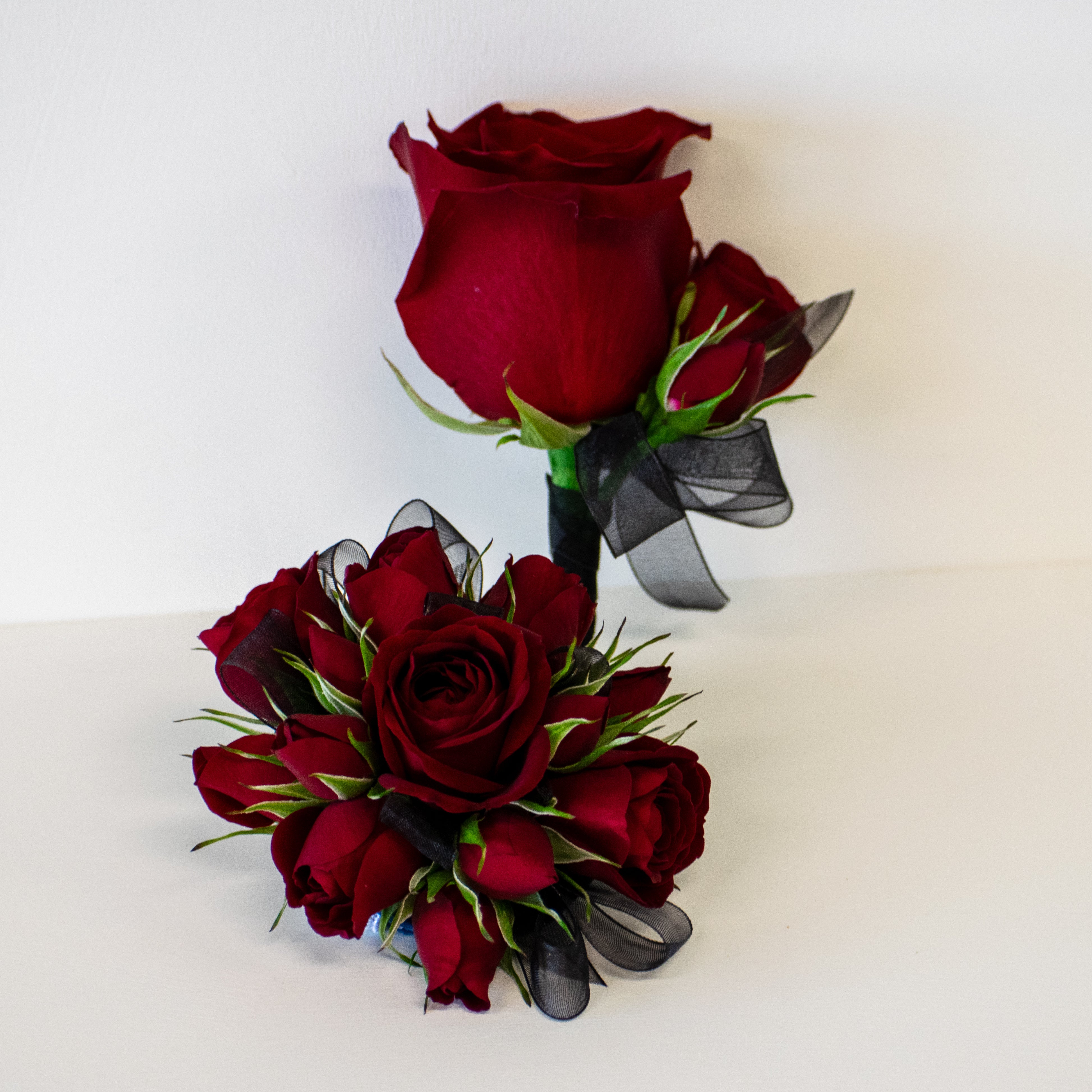 Red rose corsage store
